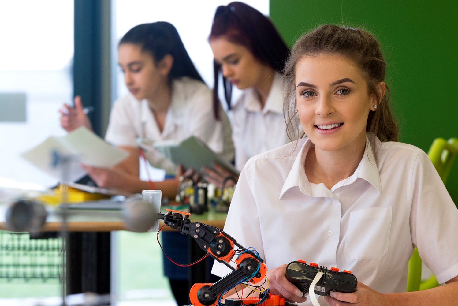 Implement STEM learning in schools